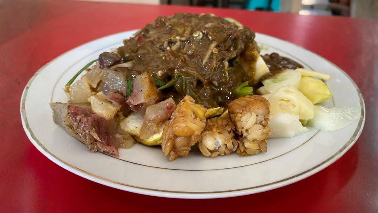 Rujak Cingur: Ikon Kuliner Khas Surabaya yang Sarat Cita Rasa dan Sejarah