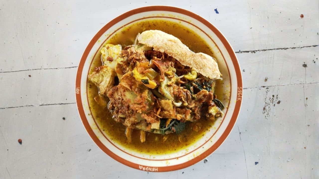 Rujak Selingkuh, Kuliner Kekinian dengan Rasa Ekstrem yang Menggoda