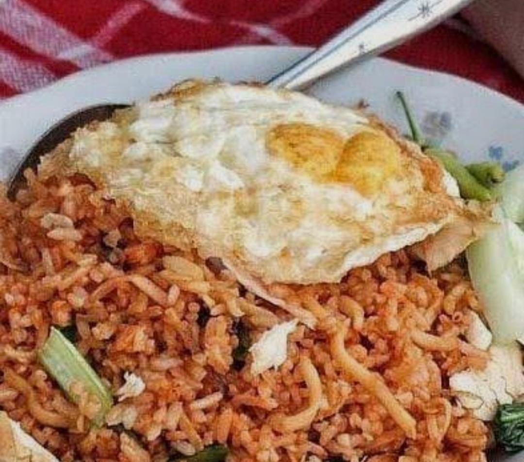 Nasi Goreng Potre Koneng: Kuliner Khas Madura yang Kaya Rempah dan Filosofi